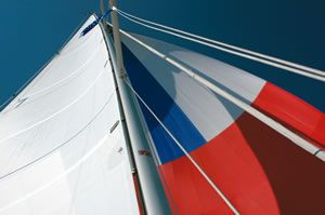 Mainsail Halyard Shackles - Practical Sailor