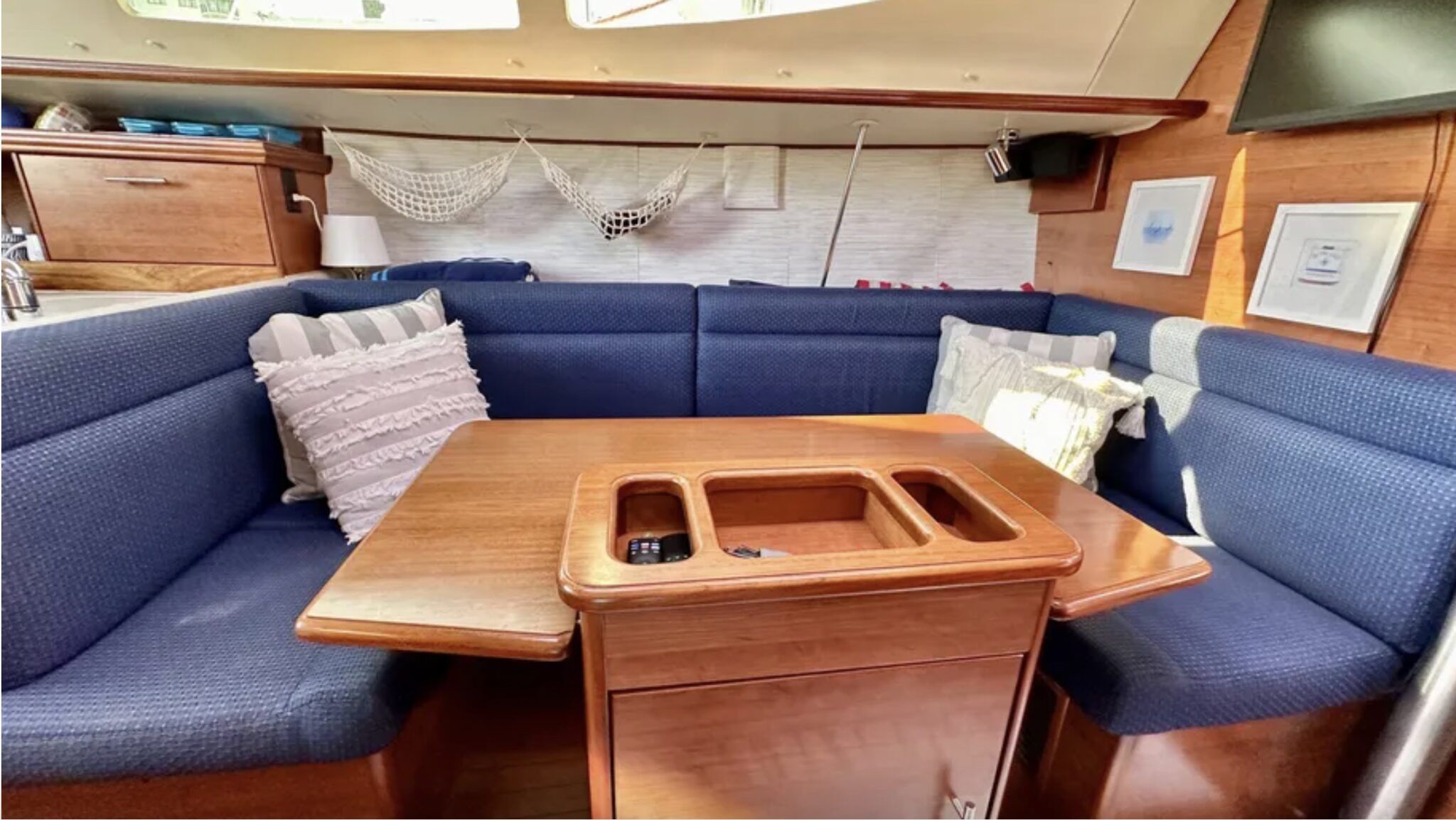 Hunter 33 (Hunter E33) Used Boat Review - Practical Sailor
