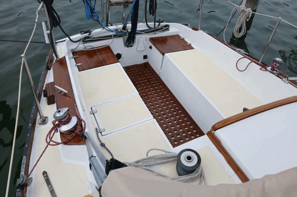 Tartan 30: An Affordable Classic - Practical Sailor